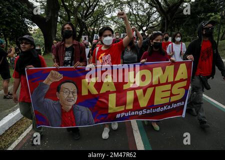 Manila, Philippines. 19th Dec, 2022. Filipino activists carry flags and ...