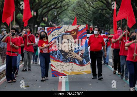 Manila, Philippines. 19th Dec, 2022. Filipino activists carry flags and ...
