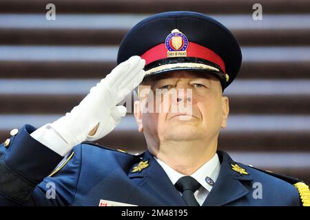 Incoming Toronto Police Chief Myron Demkiw claps and smiles at members ...