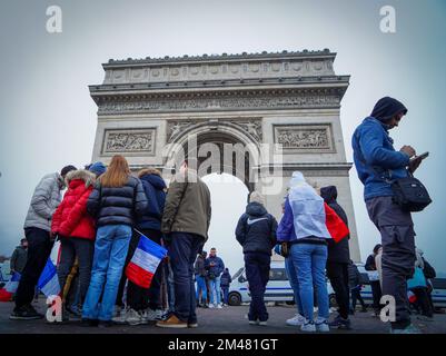 Argentina soccer fans watch their team's World Cup quarterfinals soccer ...