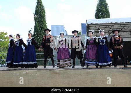 Breton dancing in traditional costumes at Oyster Festival at Arradon ...