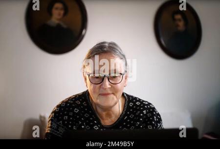 NELLY & NADINE, (aka NELLY AND NADINE), Sylvie Bianchi, granddaughter ...