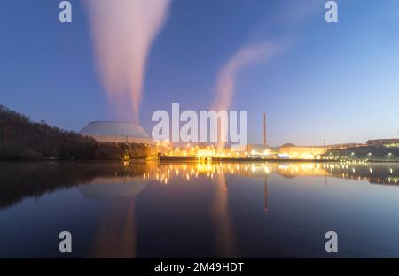 Neckarwestheim nuclear power plant, Neckarwestheim, night shot, Baden ...