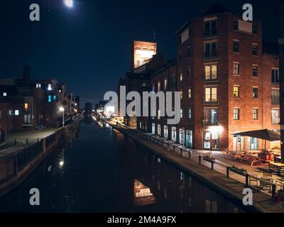 Typical Chester streets at Christmas Stock Photo - Alamy