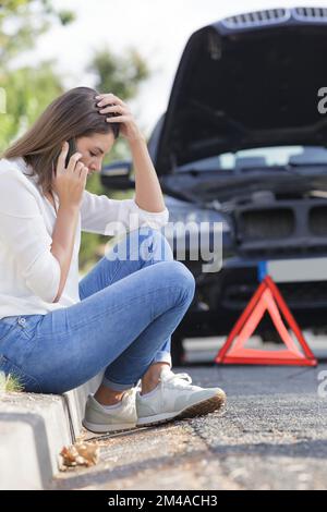 Young woman talking to driver and asking the way Stock Photo - Alamy
