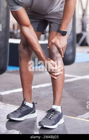 Athlete knee pain. Sports trauma caused by patellar fracture ...