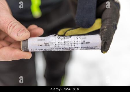 Cottbus, Germany. 14th Dec, 2022. A class F4 firecracker (large ...