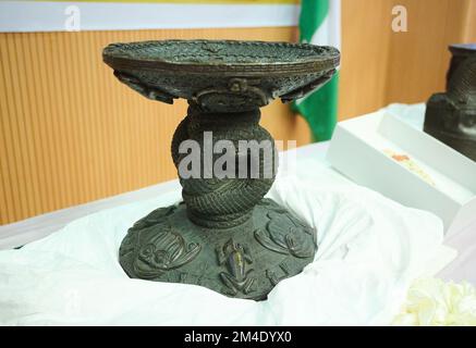 Berlin. Germany. Benin Bronzes. Oba / King (Ozolua?), 16-17th century ...