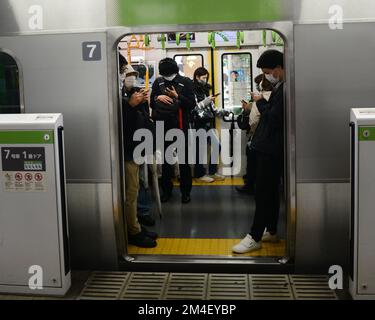 Japanese passengers on the JR Yamanote line in Tokyo, Japan Stock Photo ...