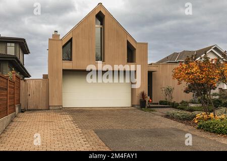 Front view of a modern house with garage Stock Photo - Alamy