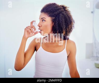 Woman with asthma using pump inhaler Stock Photo - Alamy