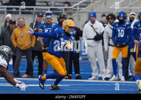 Michigan State wide receiver Nick Marsh (6) carries the ball against ...
