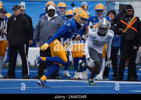 Michigan State wide receiver Nick Marsh (6) carries the ball against ...