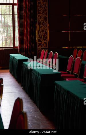 Traditional style conference room lecture hall table and chair ...