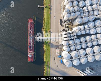 Tanker Ship Loading Chemicals at Dock Stock Photo - Alamy