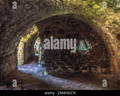 dunnottar castle interior Stock Photo - Alamy