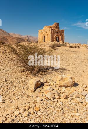 Bibi Maryam Mausoleum, Ancient City of Qalhat, Oman Stock Photo - Alamy