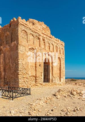 Bibi Maryam Mausoleum, Ancient City of Qalhat, Oman Stock Photo - Alamy