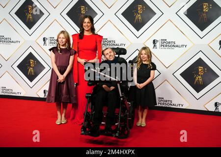 Rob Burrow poses on the red carpet with wife Lindsey and daughters ...
