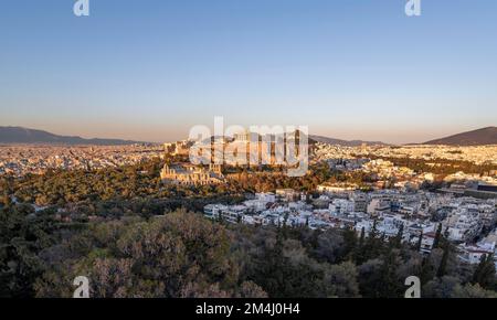 City panorama, evening mood, Parthenon temple, Acropolis, Athens ...