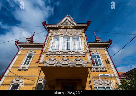 Peackock wooden house, Tomsk, Tomsk Oblast, Russia Stock Photo - Alamy