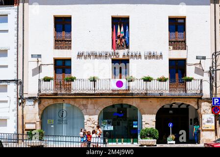 Town hall and streets. Salinas de Leniz, Leintz Gatzaga. Guipúzcoa ...