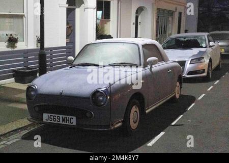 Cars parked along roads around Teddington are covered in frost. Image ...