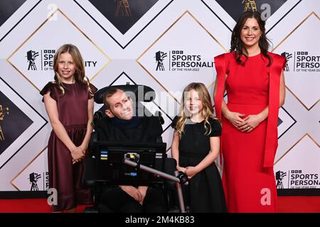 Rob Burrow poses on the red carpet with wife Lindsey and daughters ...