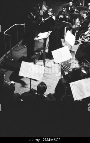 Leon Thompson, Orchestre Symphonique de Paris. Photographs of Marshall ...