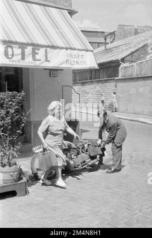 French Worker - Day in the Life of a French Worker. Photographs of ...