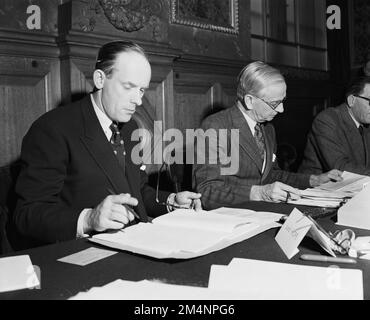 Project for W. European Polital Integration Discussed. Photographs of ...