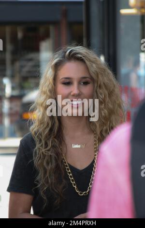 Haley Reinhart at a fashion shoot in Brooklyn Stock Photo - Alamy