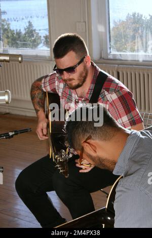 Thrice - Dustin Kesrue and Teppei Teranishi in session Stock Photo - Alamy
