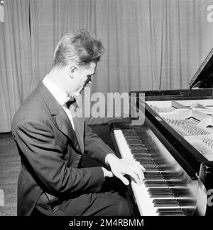 Charles Rosen, US Pianist Concert, USIS. Photographs of Marshall Plan ...