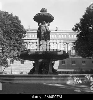 Paris Scenes and Monuments. Photographs of Marshall Plan Programs ...