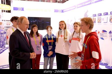 Vladimir Putin visited the Youth Centre project area at the Manezh ...