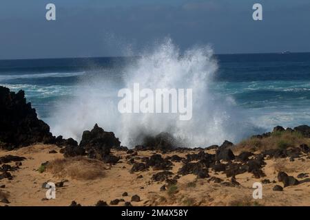 ocean waves breaking causing spray 1 of 4 Stock Photo - Alamy