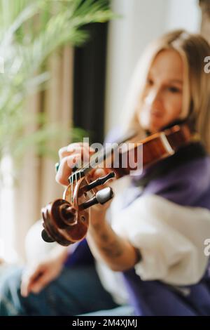 Violin, Violin, Studio recording Stock Photo - Alamy