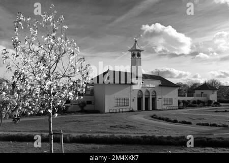 Autumn view over the Lido swimming pool, Peterborough City ...