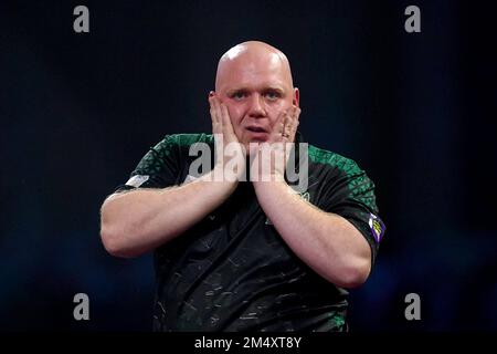 Martin Lukeman reacts during his match against Andrew Gilding during ...