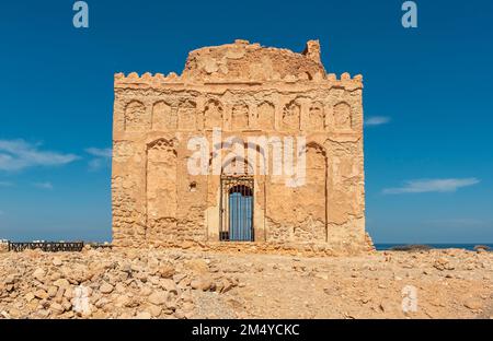 Bibi Maryam Mausoleum, Ancient City of Qalhat, Oman Stock Photo - Alamy