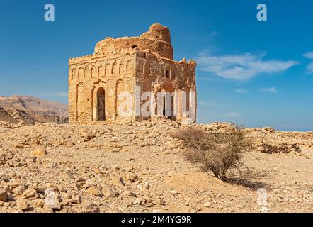 Bibi Maryam Mausoleum, Ancient City of Qalhat, Oman Stock Photo - Alamy