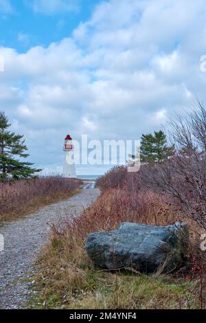 The Low Point Lighthouse is at the entrance to Sydney Harbour near New ...