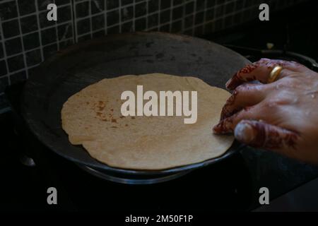 A picture of chapati Stock Photo - Alamy