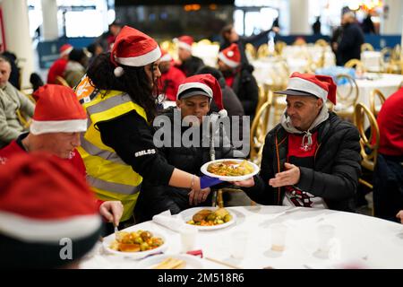 Homeless people have a christmas dinner, served by volunteers of a ...