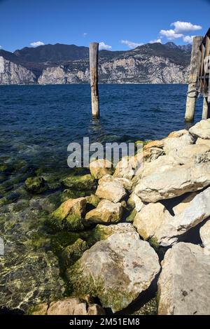 Mooring pole next to the shore on a sunny day in summer Stock Photo - Alamy