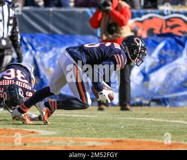 Chicago Bears cornerback Kyler Gordon warms up before an NFL football ...