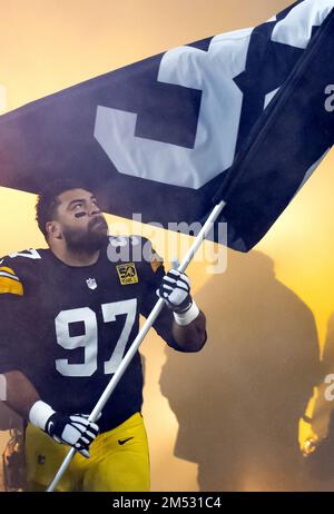 Pittsburgh Steelers defensive tackle Cameron Heyward (97) and ...