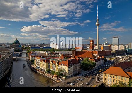 City panorama with Spree, Cathedral, Nikolai Quarter, Red City Hall and ...