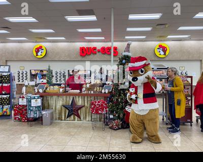 Texas City, TX, USA - December 18th 2022 - Buc-ee's customers standing ...